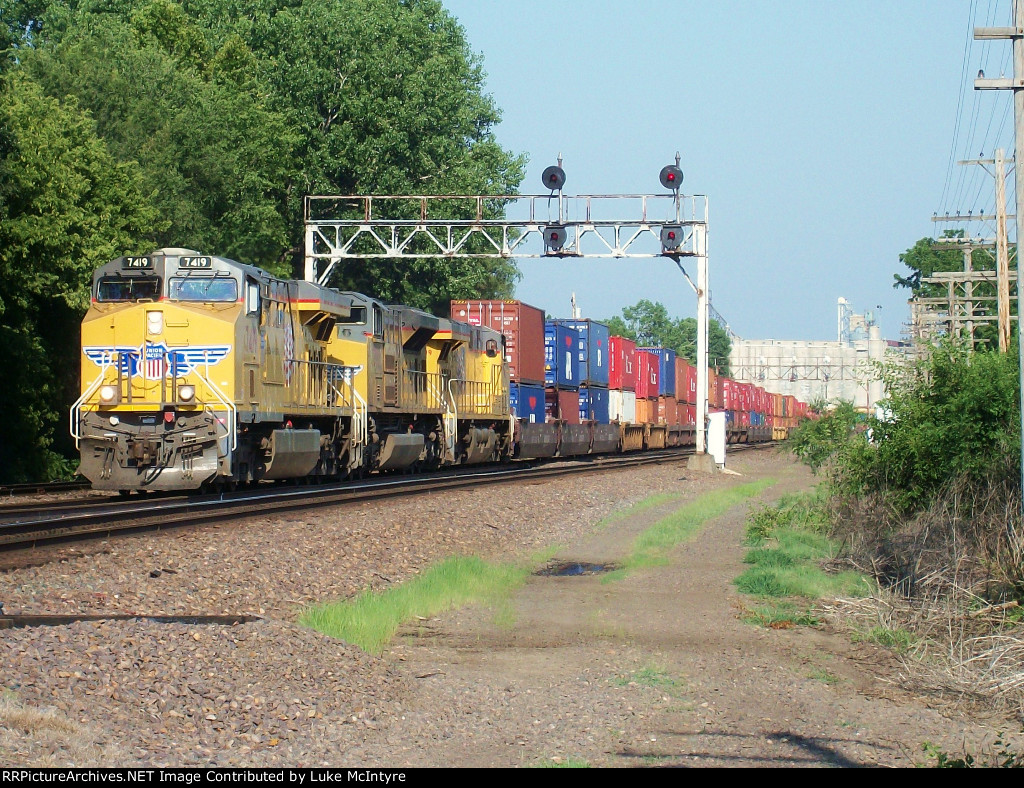 UP 7419 westbound UP intermodal train
